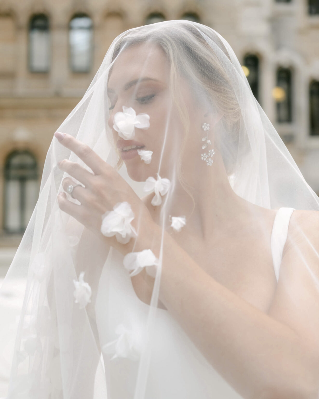 How to Choose the Perfect Wedding Accessories: A Timeless Guide for ...